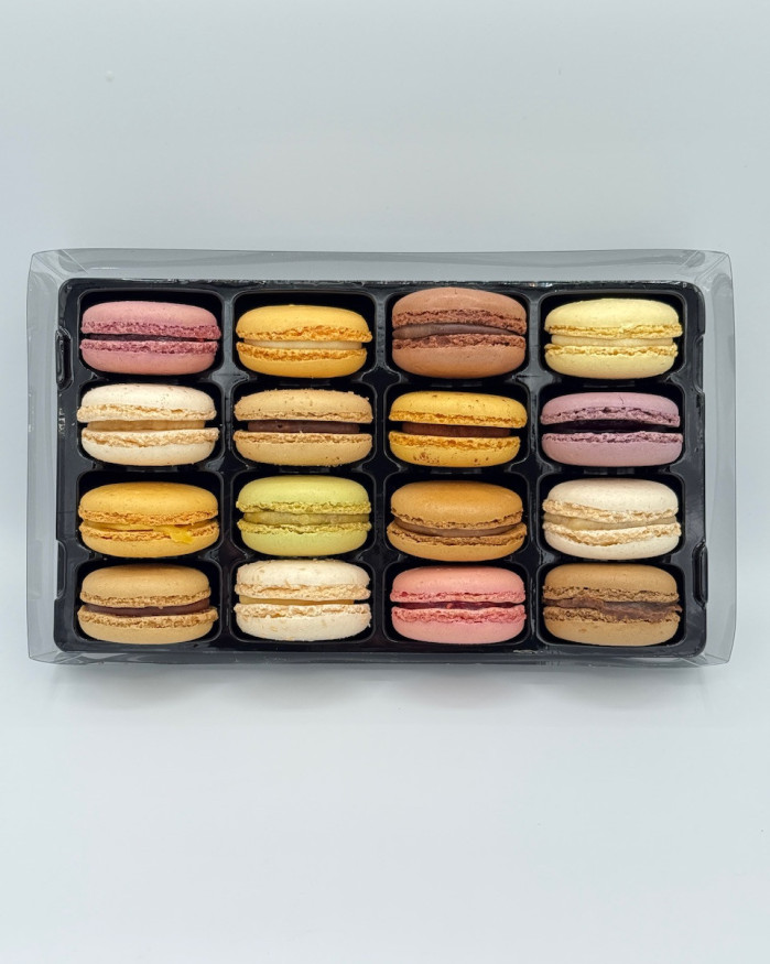 Boite de 16 Macarons assortis | La foret noire